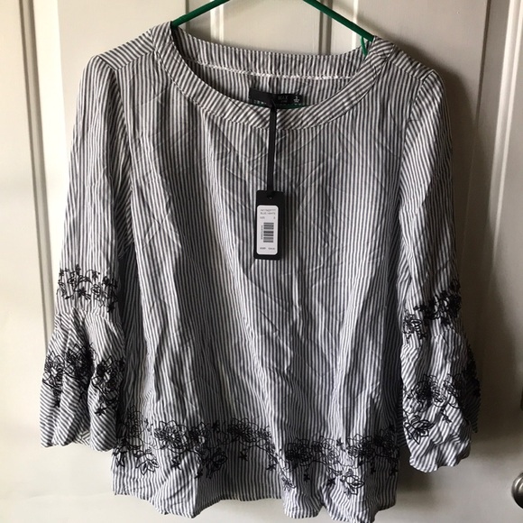 Max Jeans | Tops | Max Jeans Blue White Floral Stitched Top Womens ...